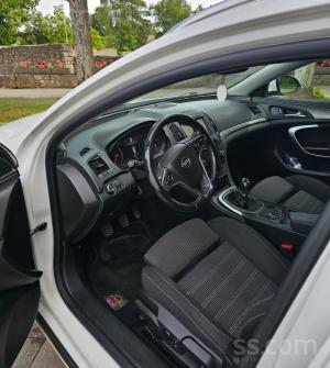 White Opel Insignia 2015 in Ogre, with an engine capacity of 2.00 L and mileage of 0 thousand km for 4990 €, photo 11 on AUTOMOTO.COM.LV