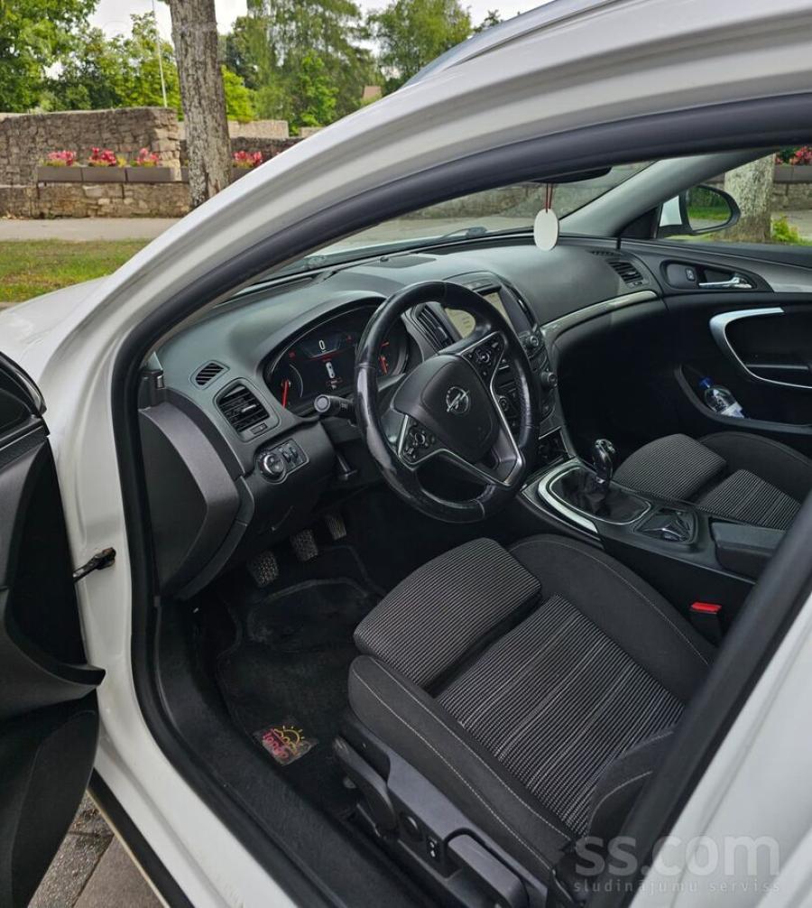 White Opel Insignia 2015 in Ogre, with an engine capacity of 2.00 L and mileage of 0 thousand km for 4990 €, photo 11 on AUTOMOTO.COM.LV