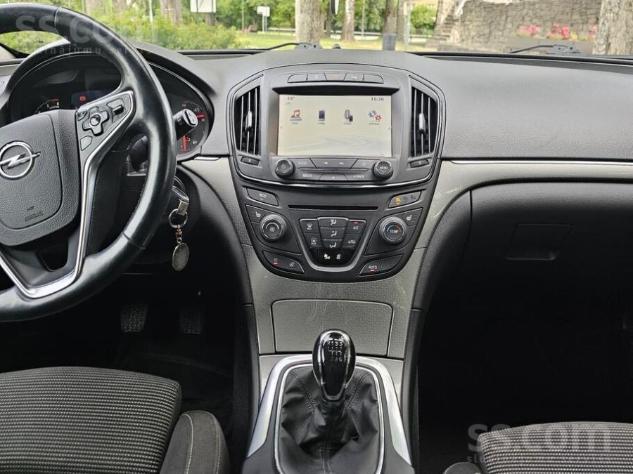 White Opel Insignia 2015 in Ogre, with an engine capacity of 2.00 L and mileage of 0 thousand km for 4990 €, photo 13 on AUTOMOTO.COM.LV