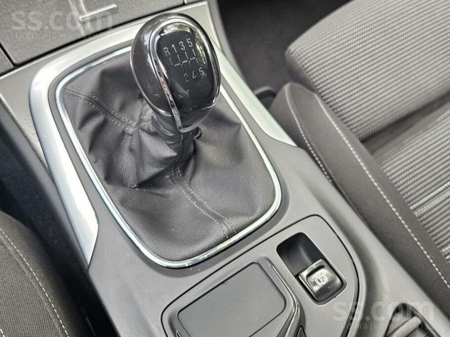 White Opel Insignia 2015 in Ogre, with an engine capacity of 2.00 L and mileage of 0 thousand km for 4990 €, photo 15 on AUTOMOTO.COM.LV