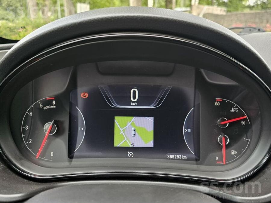 White Opel Insignia 2015 in Ogre, with an engine capacity of 2.00 L and mileage of 0 thousand km for 4990 €, photo 16 on AUTOMOTO.COM.LV