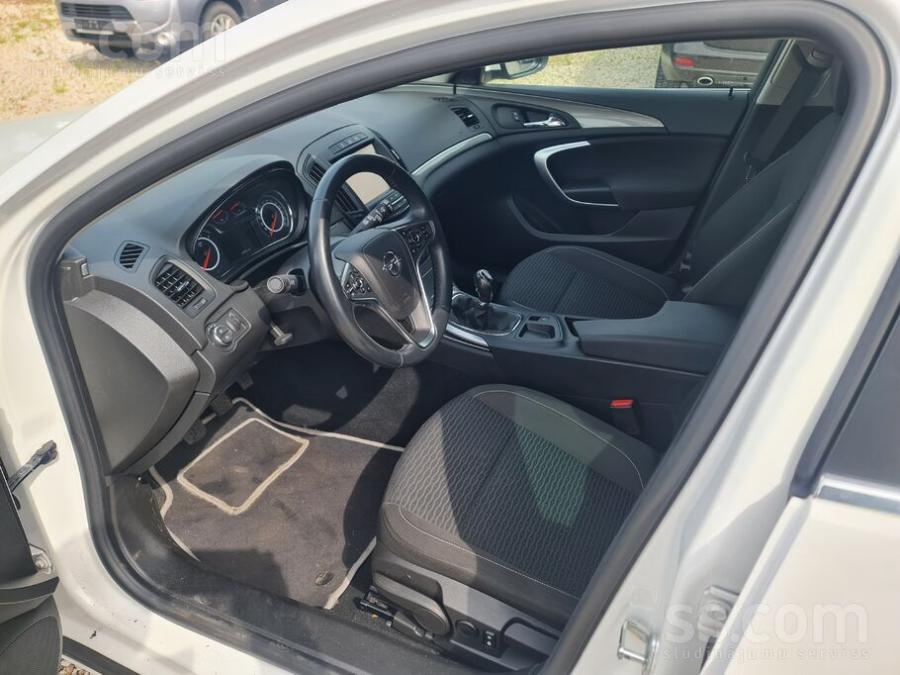 Balts Opel Insignia 2015 Cēsis, ar dzinēja tilpumu 1.60 L un nobraukumu 288 tūkst. km par 5200 €, foto 6 vietnē AUTOMOTO.COM.LV