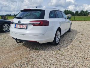 White Opel Insignia 2015 in Cesis, with an engine capacity of 1.60 L and mileage of 288 thousand km for 5200 €, photo 5 on AUTOMOTO.COM.LV