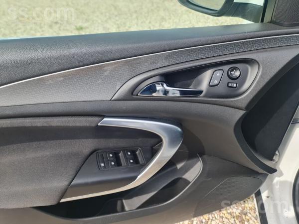 Balts Opel Insignia 2015 Cēsis, ar dzinēja tilpumu 1.60 L un nobraukumu 288 tūkst. km par 5200 €, foto 7 vietnē AUTOMOTO.COM.LV