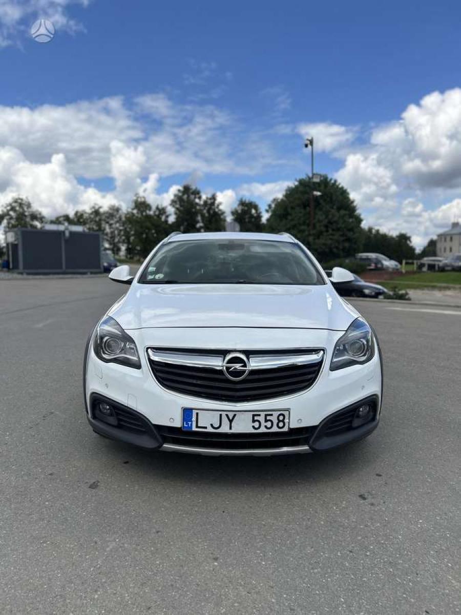 White Opel Insignia 2015 in Kaunas, with an engine capacity of 1.96 L and mileage of 284 thousand km for 4350 €, photo 3 on AUTOMOTO.COM.LV