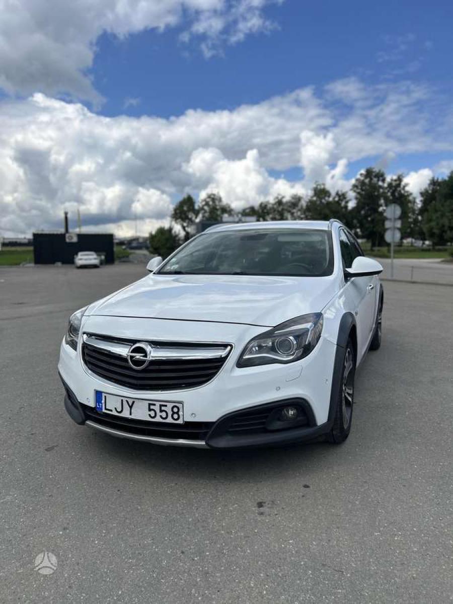 White Opel Insignia 2015 in Kaunas, with an engine capacity of 1.96 L and mileage of 284 thousand km for 4350 €, photo 5 on AUTOMOTO.COM.LV