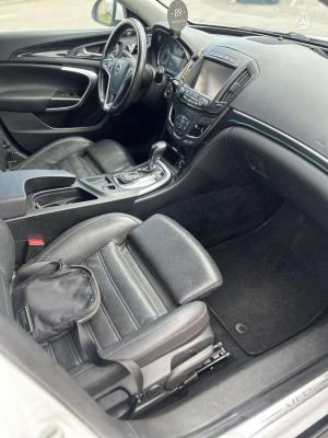 White Opel Insignia 2015 in Kaunas, with an engine capacity of 1.96 L and mileage of 284 thousand km for 4350 €, photo 14 on AUTOMOTO.COM.LV