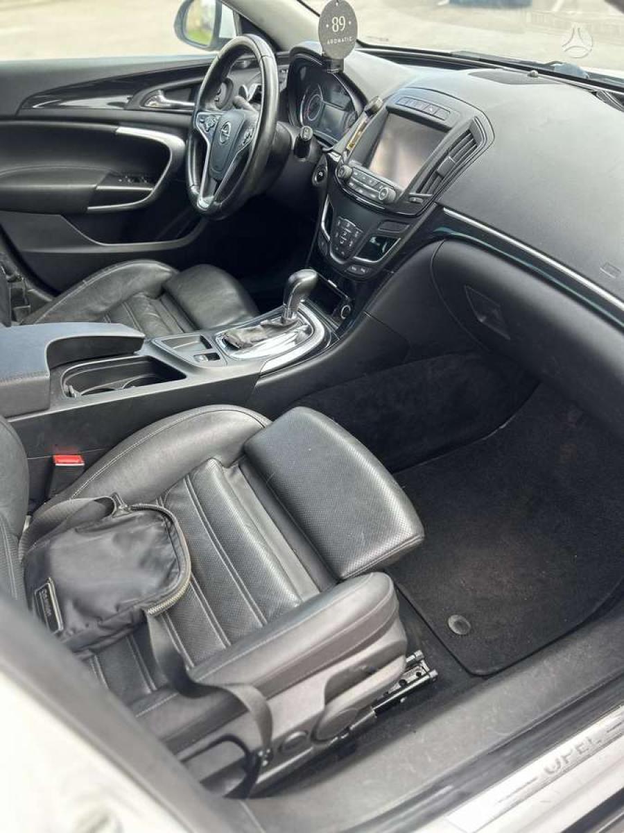 White Opel Insignia 2015 in Kaunas, with an engine capacity of 1.96 L and mileage of 284 thousand km for 4350 €, photo 14 on AUTOMOTO.COM.LV