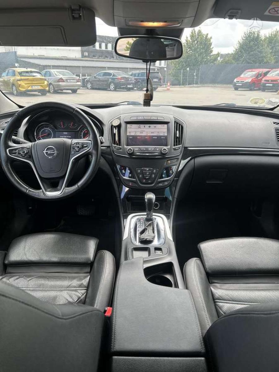 White Opel Insignia 2015 in Kaunas, with an engine capacity of 1.96 L and mileage of 284 thousand km for 4350 €, photo 15 on AUTOMOTO.COM.LV