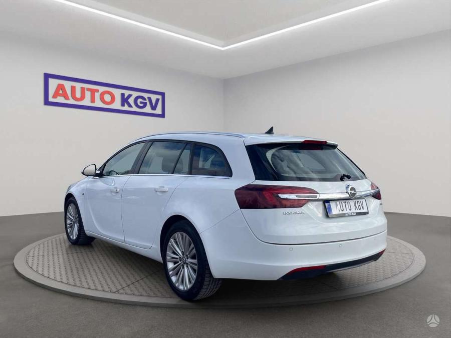 White Opel Insignia 2015 in Klaipeda, with an engine capacity of 2.00 L and mileage of 301 thousand km for 5499 €, photo 4 on AUTOMOTO.COM.LV