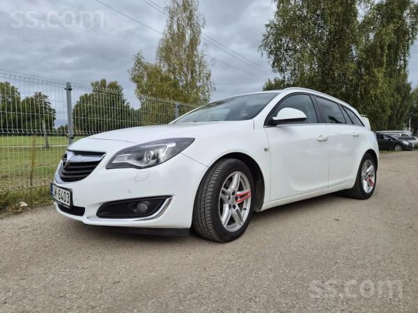White Opel Insignia 2015 in Kuldiga, with an engine capacity of 2.00 L and mileage of 259 thousand km for 5100 €, photo 1 on AUTOMOTO.COM.LV