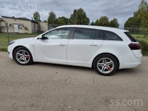 White Opel Insignia 2015 in Kuldiga, with an engine capacity of 2.00 L and mileage of 259 thousand km for 5100 €, photo 3 on AUTOMOTO.COM.LV