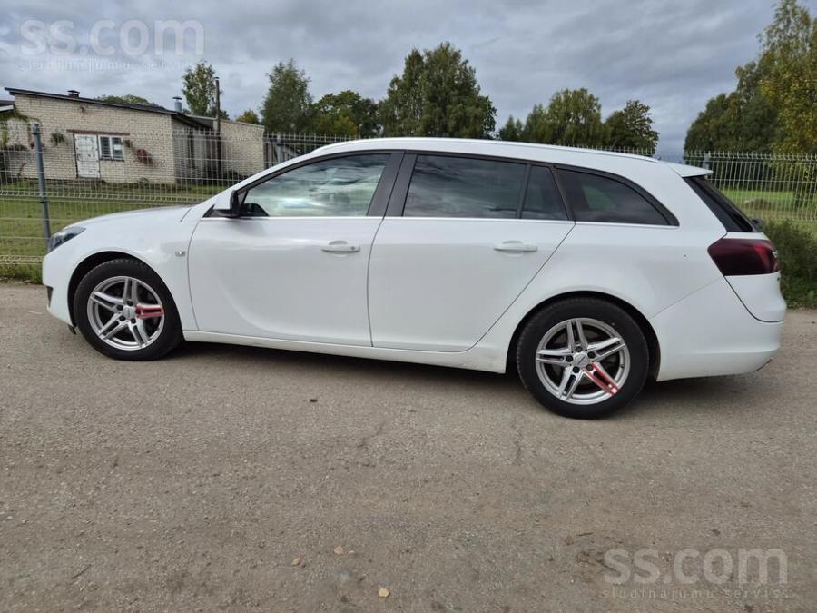 White Opel Insignia 2015 in Kuldiga, with an engine capacity of 2.00 L and mileage of 259 thousand km for 5100 €, photo 3 on AUTOMOTO.COM.LV