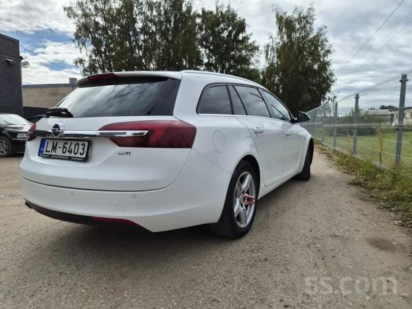 White Opel Insignia 2015 in Kuldiga, with an engine capacity of 2.00 L and mileage of 259 thousand km for 5100 €, photo 6 on AUTOMOTO.COM.LV