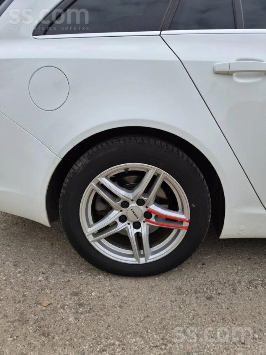 White Opel Insignia 2015 in Kuldiga, with an engine capacity of 2.00 L and mileage of 259 thousand km for 5100 €, photo 7 on AUTOMOTO.COM.LV