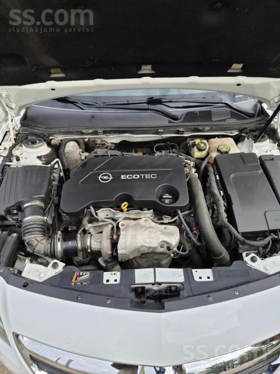 White Opel Insignia 2015 in Kuldiga, with an engine capacity of 2.00 L and mileage of 259 thousand km for 5100 €, photo 9 on AUTOMOTO.COM.LV