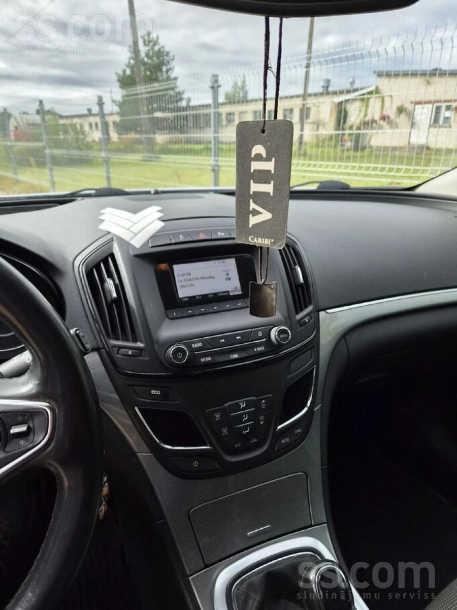 White Opel Insignia 2015 in Kuldiga, with an engine capacity of 2.00 L and mileage of 259 thousand km for 5100 €, photo 10 on AUTOMOTO.COM.LV