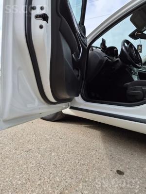 White Opel Insignia 2015 in Kuldiga, with an engine capacity of 2.00 L and mileage of 259 thousand km for 5100 €, photo 12 on AUTOMOTO.COM.LV