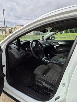 White Opel Insignia 2015 in Kuldiga, with an engine capacity of 2.00 L and mileage of 259 thousand km for 5100 €, photo 14 on AUTOMOTO.COM.LV
