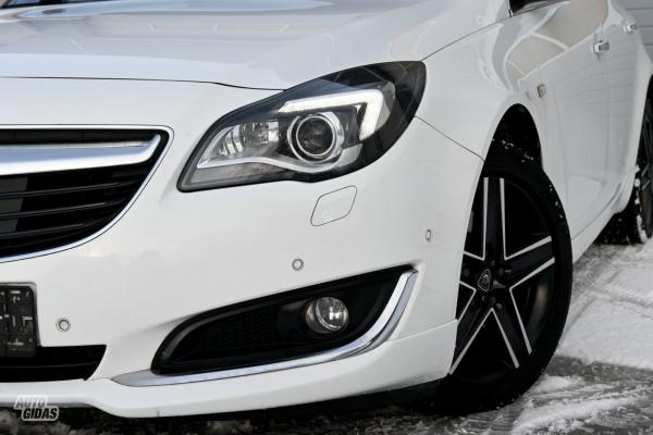 White Opel Insignia 2016 in Kretinga, with an engine capacity of 2.00 L and mileage of 203 thousand km for 6999 €, photo 5 on AUTOMOTO.COM.LV