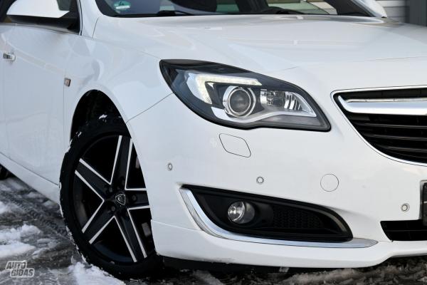 White Opel Insignia 2016 in Kretinga, with an engine capacity of 2.00 L and mileage of 203 thousand km for 6999 €, photo 6 on AUTOMOTO.COM.LV
