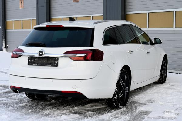 White Opel Insignia 2016 in Kretinga, with an engine capacity of 2.00 L and mileage of 203 thousand km for 6999 €, photo 8 on AUTOMOTO.COM.LV