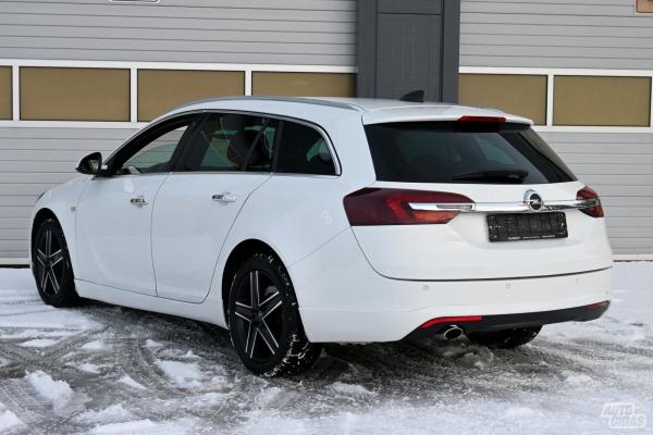White Opel Insignia 2016 in Kretinga, with an engine capacity of 2.00 L and mileage of 203 thousand km for 6999 €, photo 9 on AUTOMOTO.COM.LV