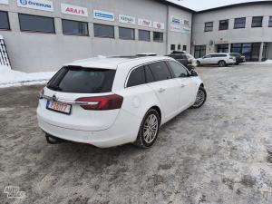 White Opel Insignia 2016 in Jurbarkas, with an engine capacity of 1.60 L and mileage of 242 thousand km for 4700 €, photo 4 on AUTOMOTO.COM.LV