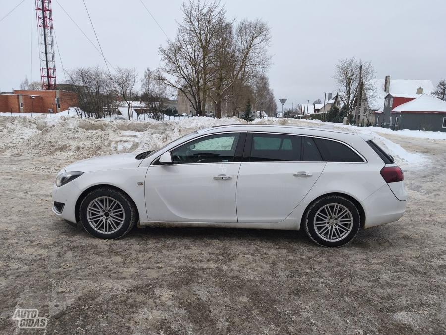 White Opel Insignia 2016 in Jurbarkas, with an engine capacity of 1.60 L and mileage of 242 thousand km for 4700 €, photo 5 on AUTOMOTO.COM.LV