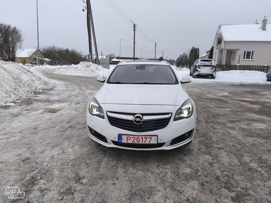 White Opel Insignia 2016 in Jurbarkas, with an engine capacity of 1.60 L and mileage of 242 thousand km for 4700 €, photo 7 on AUTOMOTO.COM.LV