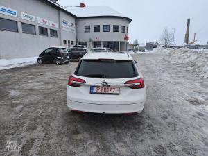 White Opel Insignia 2016 in Jurbarkas, with an engine capacity of 1.60 L and mileage of 242 thousand km for 4700 €, photo 8 on AUTOMOTO.COM.LV