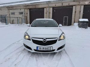 White Opel Insignia 2016 in Panevezys, with an engine capacity of 1.60 L and mileage of 253 thousand km for 6600 €, photo 2 on AUTOMOTO.COM.LV
