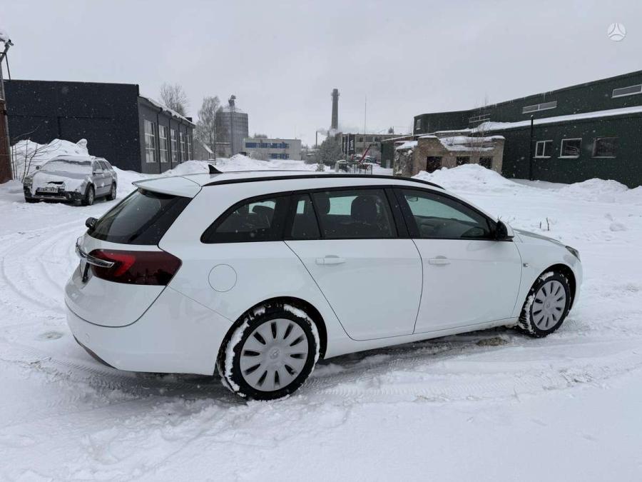 White Opel Insignia 2016 in Panevezys, with an engine capacity of 1.60 L and mileage of 253 thousand km for 6600 €, photo 3 on AUTOMOTO.COM.LV