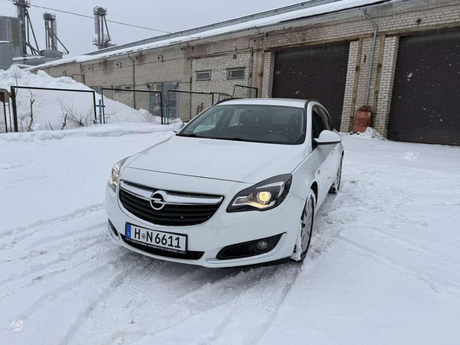 White Opel Insignia 2016 in Panevezys, with an engine capacity of 1.60 L and mileage of 253 thousand km for 6600 €, photo 6 on AUTOMOTO.COM.LV