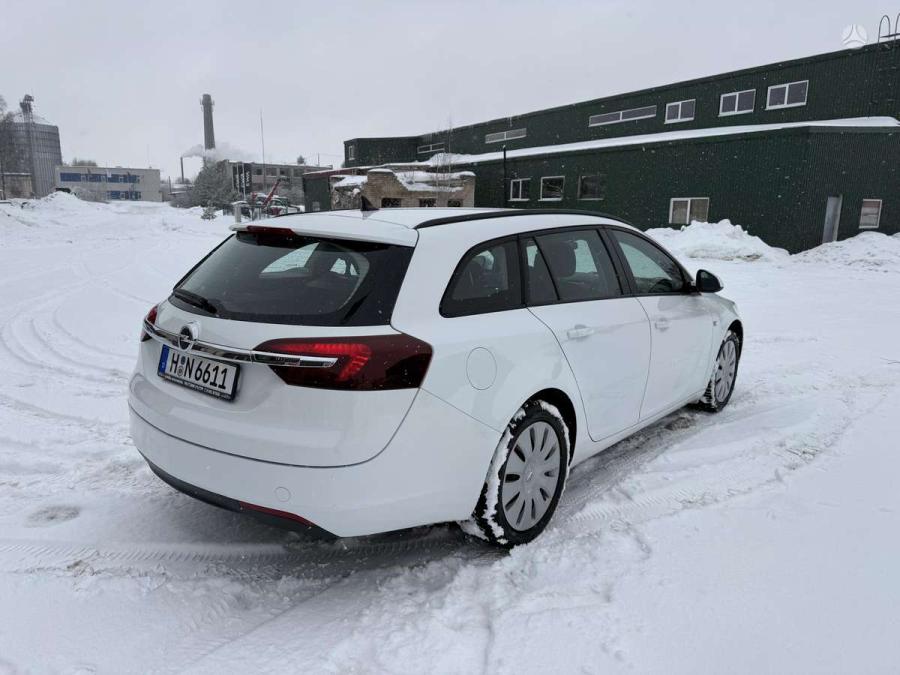 White Opel Insignia 2016 in Panevezys, with an engine capacity of 1.60 L and mileage of 253 thousand km for 6600 €, photo 7 on AUTOMOTO.COM.LV