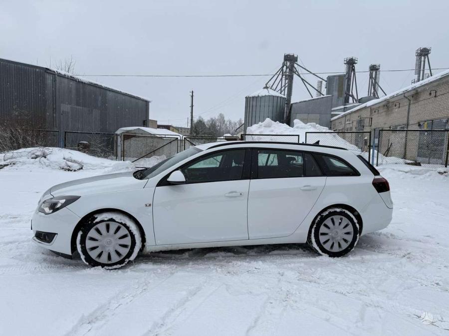 White Opel Insignia 2016 in Panevezys, with an engine capacity of 1.60 L and mileage of 253 thousand km for 6600 €, photo 8 on AUTOMOTO.COM.LV