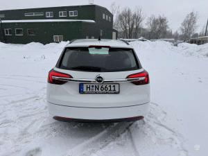 White Opel Insignia 2016 in Panevezys, with an engine capacity of 1.60 L and mileage of 253 thousand km for 6600 €, photo 9 on AUTOMOTO.COM.LV