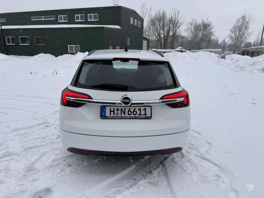 White Opel Insignia 2016 in Panevezys, with an engine capacity of 1.60 L and mileage of 253 thousand km for 6600 €, photo 9 on AUTOMOTO.COM.LV