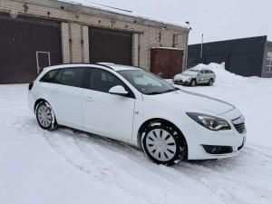White Opel Insignia 2016 in Panevezys, with an engine capacity of 1.60 L and mileage of 253 thousand km for 6600 €, photo 10 on AUTOMOTO.COM.LV