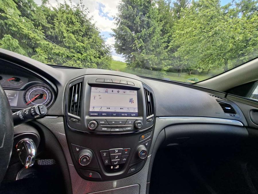 White Opel Insignia 2016 in Vilnius, with an engine capacity of 0.20 L and mileage of 250 thousand km for 4600 €, photo 9 on AUTOMOTO.COM.LV
