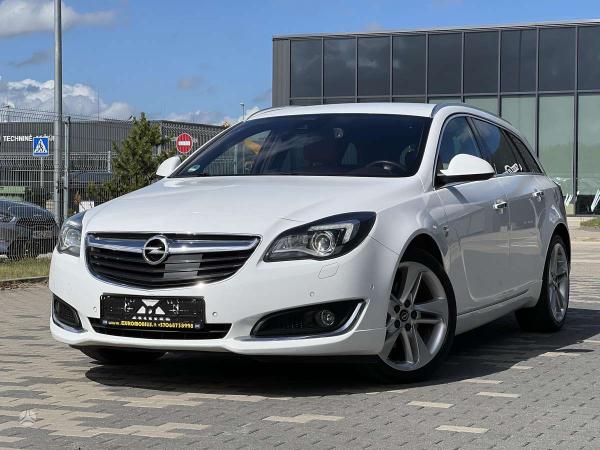 White Opel Insignia 2016 in Siauliai, with an engine capacity of 1.96 L and mileage of 205 thousand km for 7300 €, photo 1 on AUTOMOTO.COM.LV