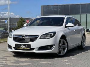 White Opel Insignia 2016 in Siauliai, with an engine capacity of 1.96 L and mileage of 205 thousand km for 7300 €, photo  on AUTOMOTO.COM.LV