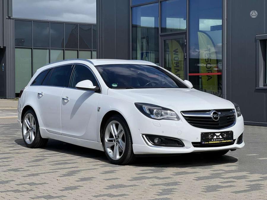 White Opel Insignia 2016 in Siauliai, with an engine capacity of 1.96 L and mileage of 205 thousand km for 7300 €, photo 3 on AUTOMOTO.COM.LV