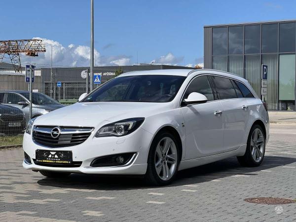 White Opel Insignia 2016 in Siauliai, with an engine capacity of 1.96 L and mileage of 205 thousand km for 7300 €, photo 3 on AUTOMOTO.COM.LV