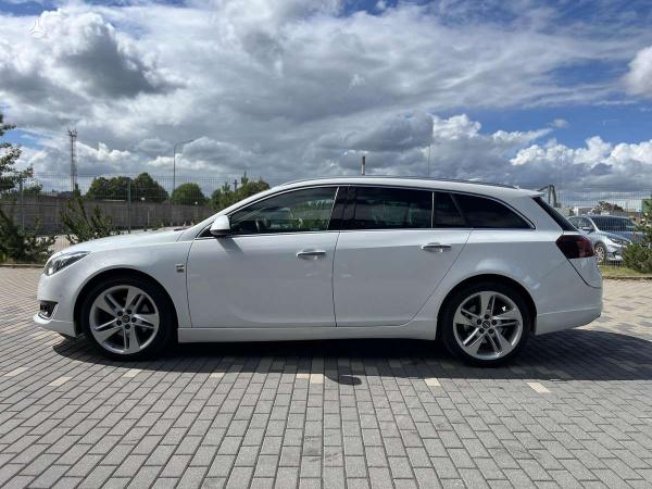 White Opel Insignia 2016 in Siauliai, with an engine capacity of 1.96 L and mileage of 205 thousand km for 7300 €, photo 6 on AUTOMOTO.COM.LV