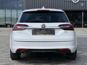 White Opel Insignia 2016 in Siauliai, with an engine capacity of 1.96 L and mileage of 205 thousand km for 7300 €, photo 8 on AUTOMOTO.COM.LV