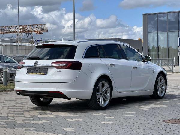 White Opel Insignia 2016 in Siauliai, with an engine capacity of 1.96 L and mileage of 205 thousand km for 7300 €, photo 8 on AUTOMOTO.COM.LV