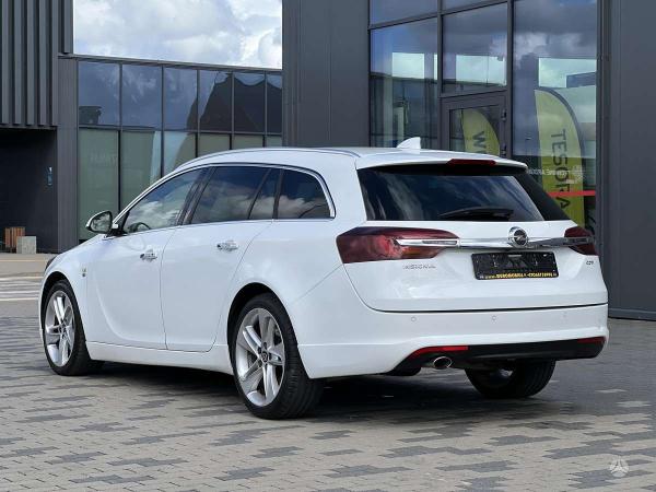 White Opel Insignia 2016 in Siauliai, with an engine capacity of 1.96 L and mileage of 205 thousand km for 7300 €, photo 9 on AUTOMOTO.COM.LV