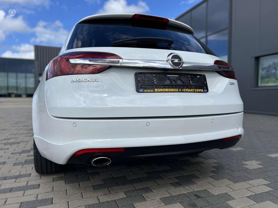 White Opel Insignia 2016 in Siauliai, with an engine capacity of 1.96 L and mileage of 205 thousand km for 7300 €, photo 11 on AUTOMOTO.COM.LV