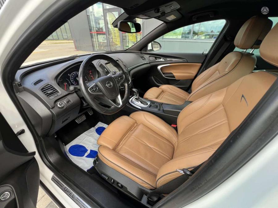 White Opel Insignia 2016 in Siauliai, with an engine capacity of 1.96 L and mileage of 205 thousand km for 7300 €, photo 18 on AUTOMOTO.COM.LV